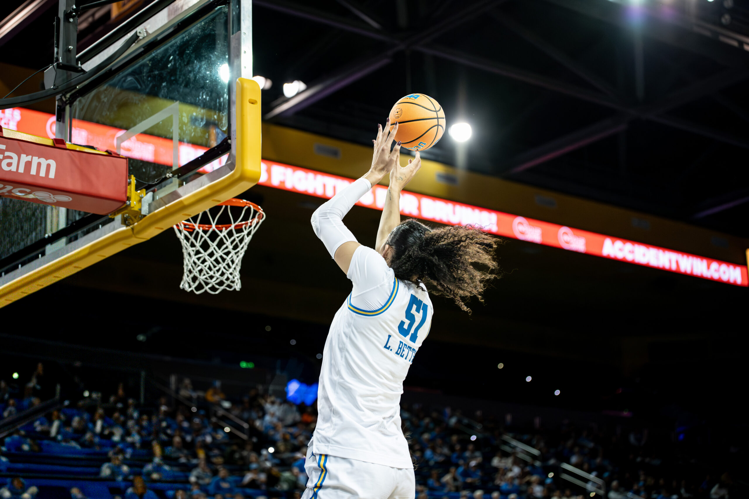 No. 2 UCLA Bruins defeat Huskies in Big Ten matchup – BruinLife