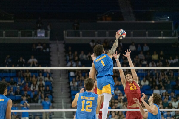 No. 1 UCLA men’s volleyball remains undefeated after back-to-back wins ...