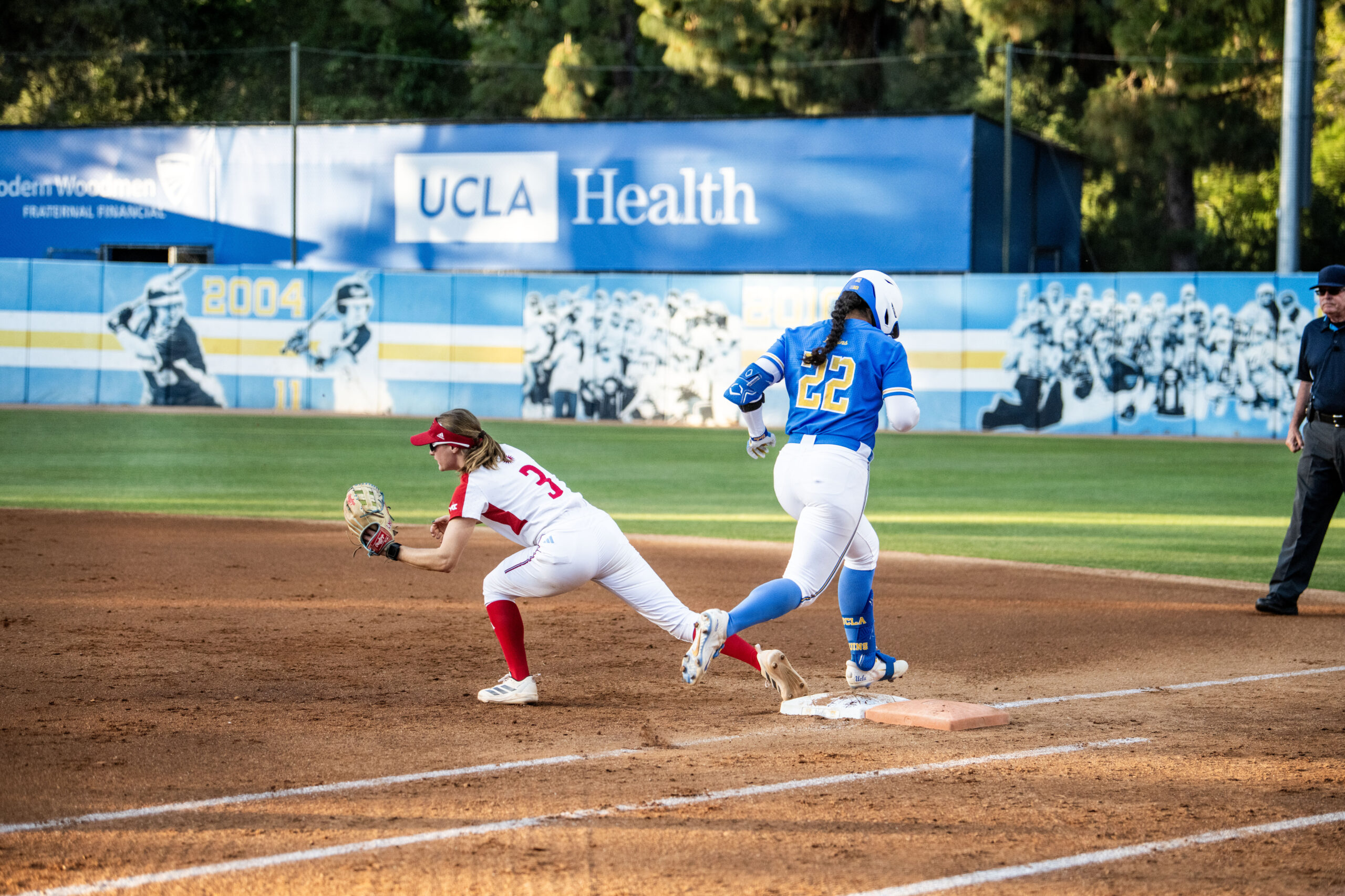 No. 6 UCLA softball steals the show against Washington, 7-5 – BruinLife