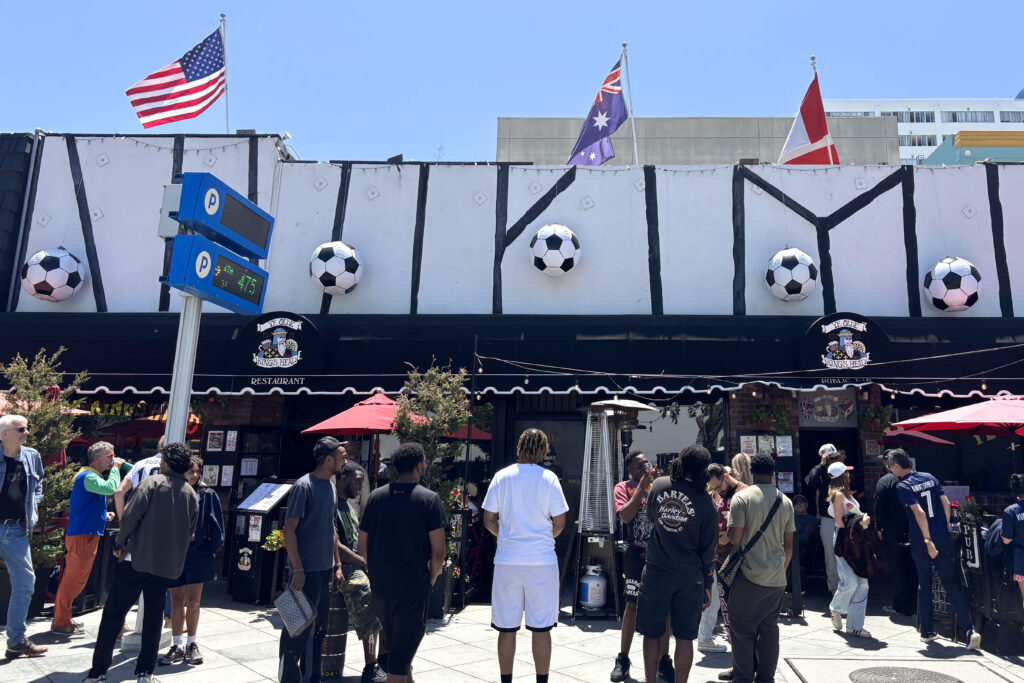 Ye Olde King’s Head: The ultimate World Cup watch party – BruinLife