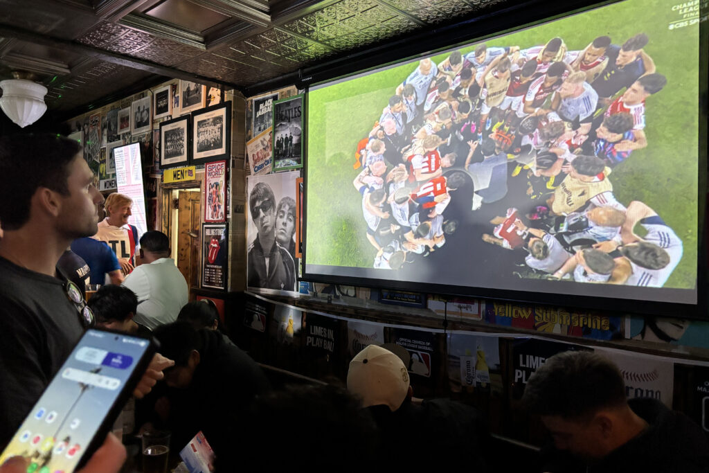Ye Olde King’s Head: The ultimate World Cup watch party – BruinLife